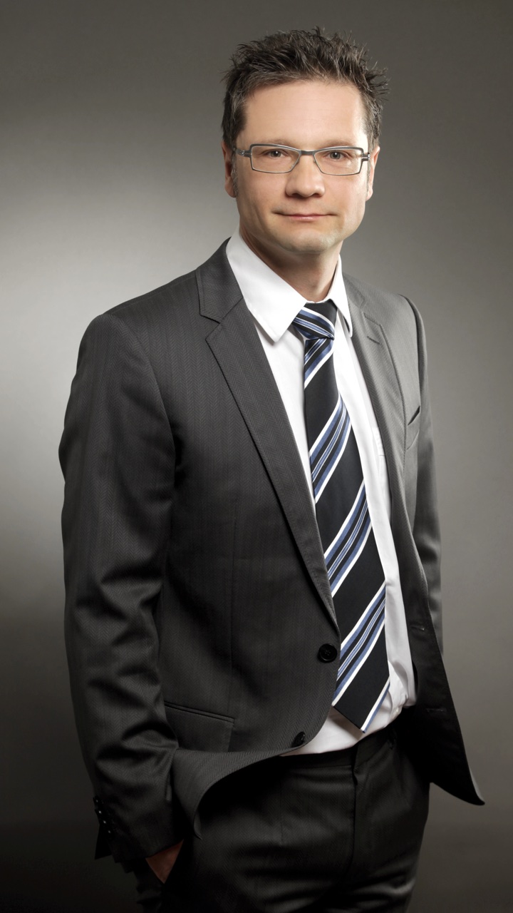 Dr. Alexander Stadelmann, Vita - Kardiologie am Weißen Turm